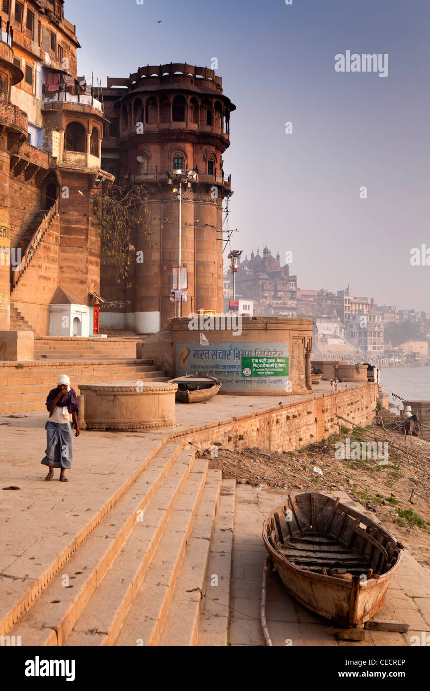 India, Uttar Pradesh, Varanasi, Scindia Ghat, view along River Ganges ...