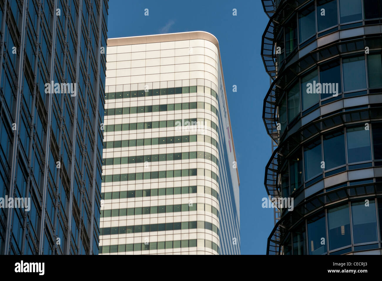 HSBC World Headquarters at 8 Canada Square by Norman Foster, completed ...