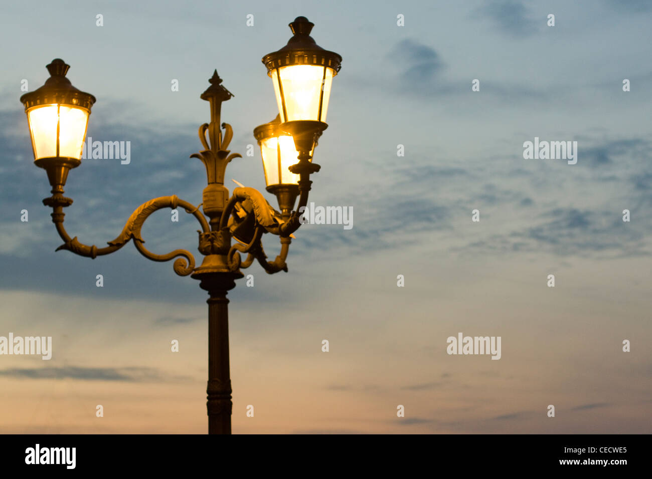 Old streets eternal city rome hi-res stock photography and images - Alamy