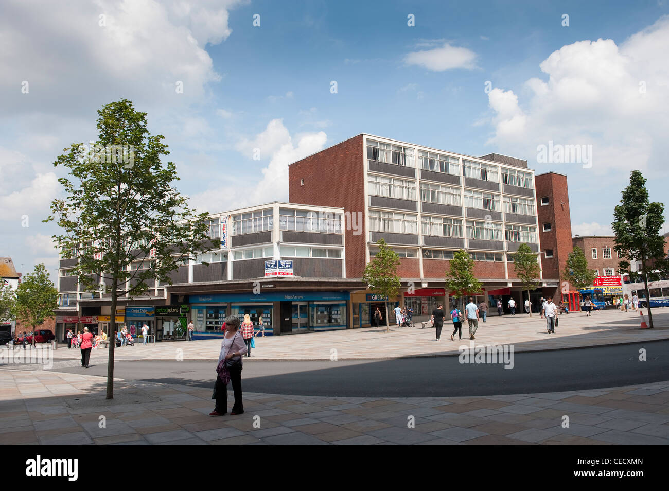 Coventry city precinct shopping centre hi-res stock photography and ...