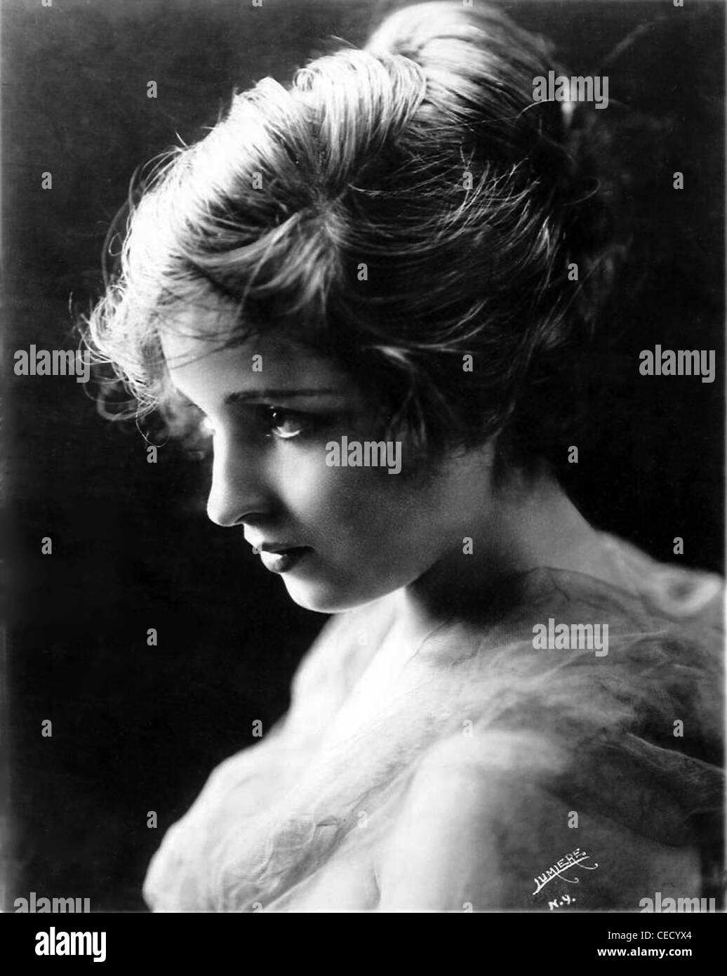 ALICE JOYCE (PORTRAIT) 002 MOVIESTORE COLLECTION LTD Stock Photo - Alamy ALICE JOYCE (PORTRAIT) 002 MOVIESTORE COLLECTION LTD Stock Photo - Alamy