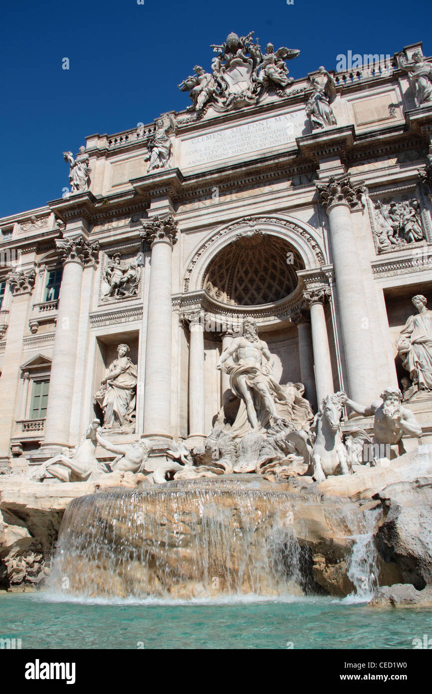 Statues of the famous trevi fountain hi-res stock photography and ...
