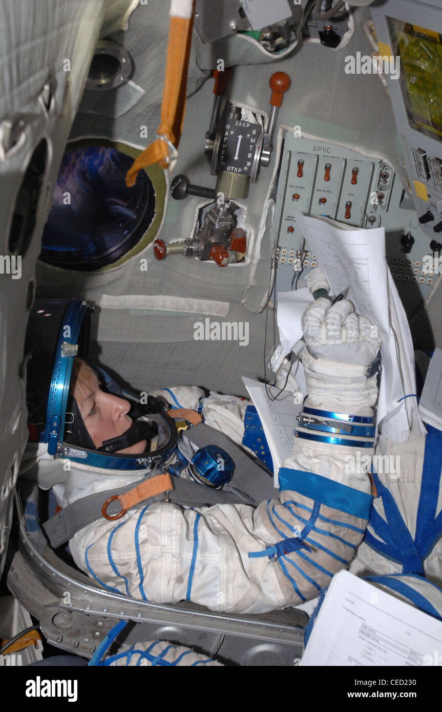 Expedition 16 commander hi-res stock photography and images - Alamy