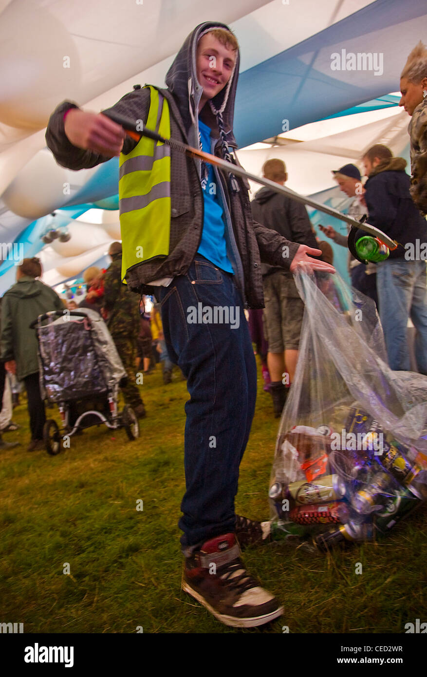 Man litter hi-res stock photography and images - Alamy