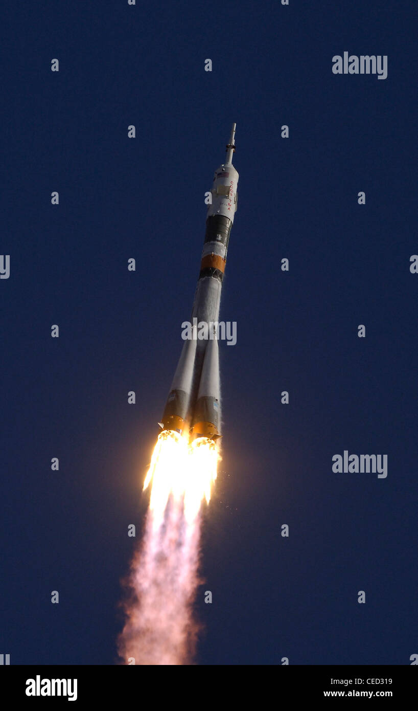 Soyuz rocket launches hi-res stock photography and images - Alamy