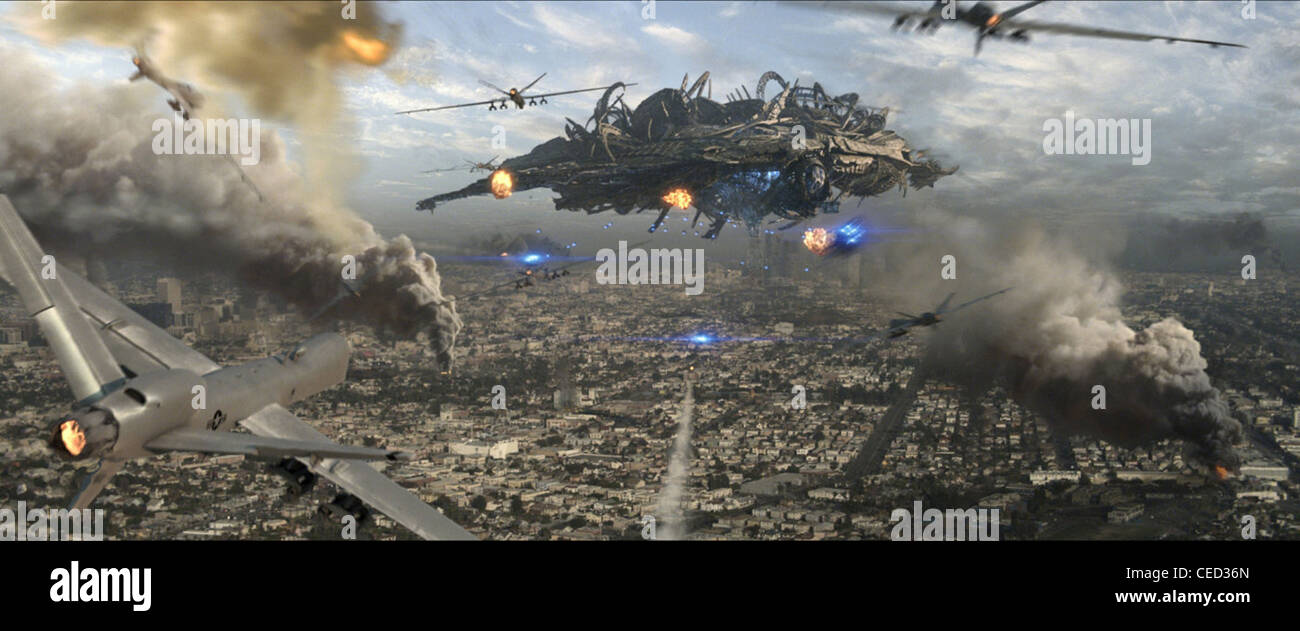 SKYLINE (2010) COLIN STRAUSE (DIR), GREG STRAUSE (DIR) 005 MOVIESTORE ...