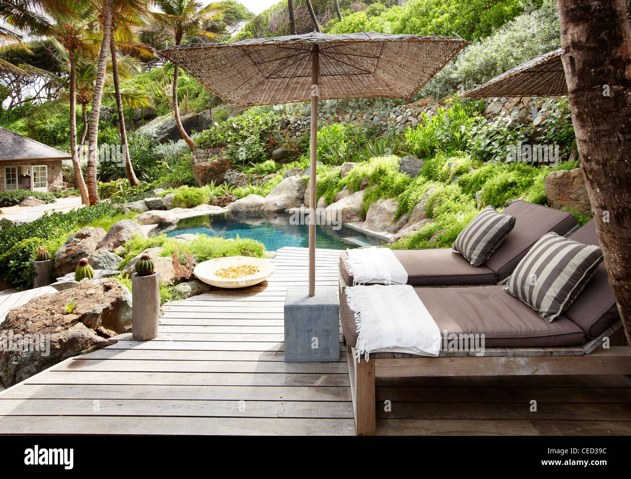 Sun loungers hi-res stock photography and images - Alamy