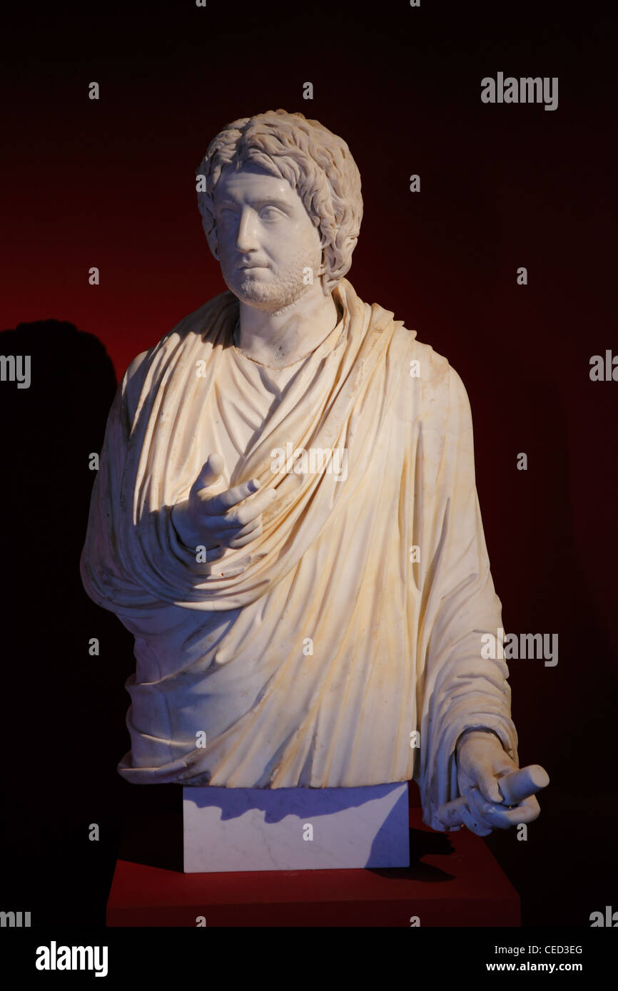Marble statue of Roman man wearing toga Stock Photo - Alamy