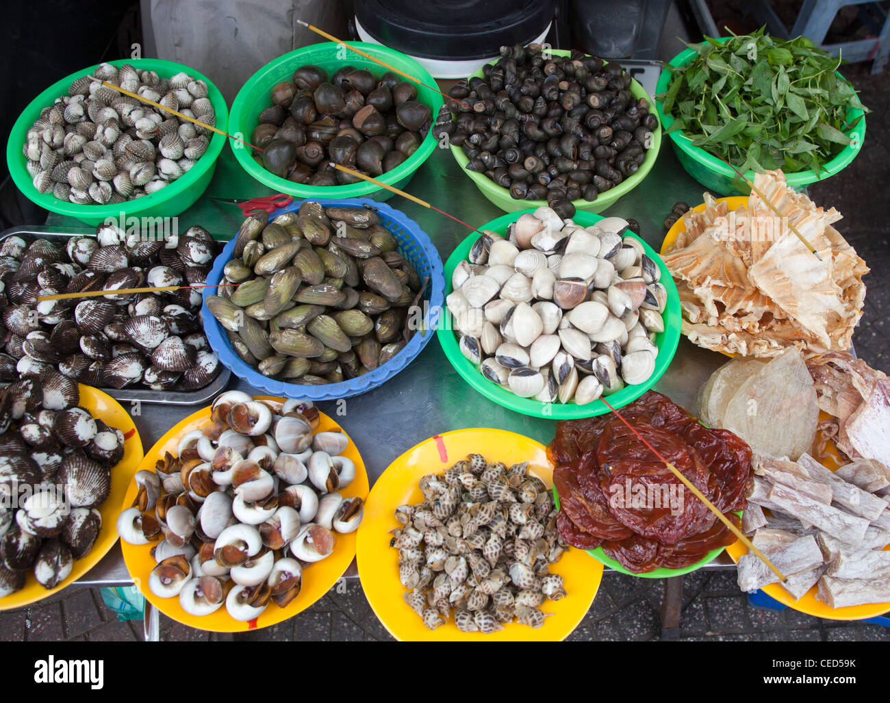 Seafood stall hi-res stock photography and images - Alamy