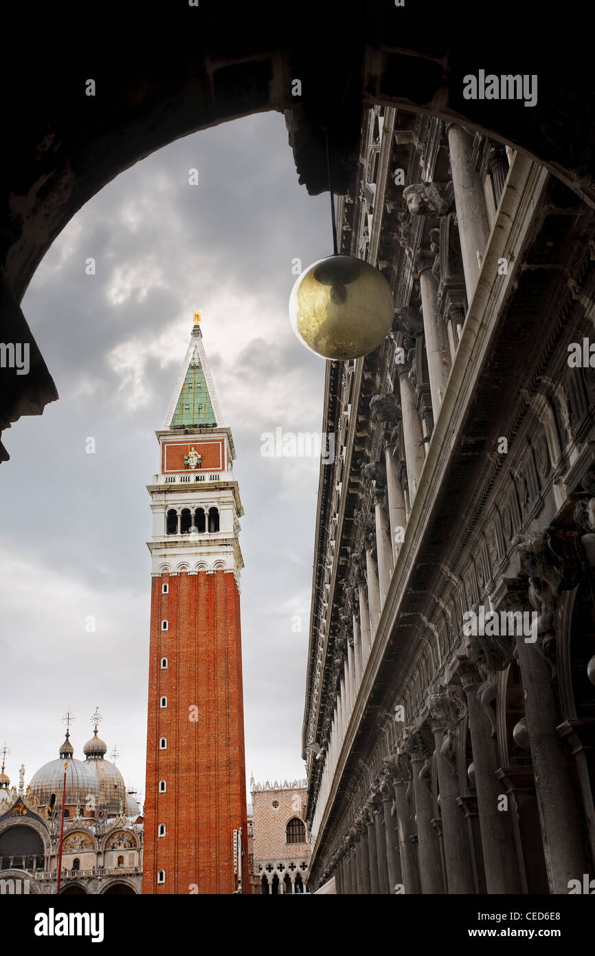 Arch and tower hi-res stock photography and images - Alamy
