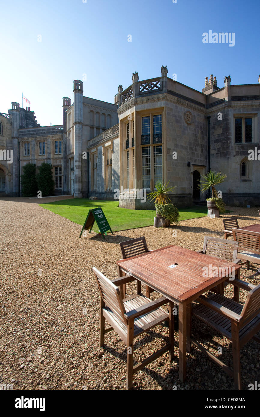 Highcliffe castle 18th century castle hi-res stock photography and ...