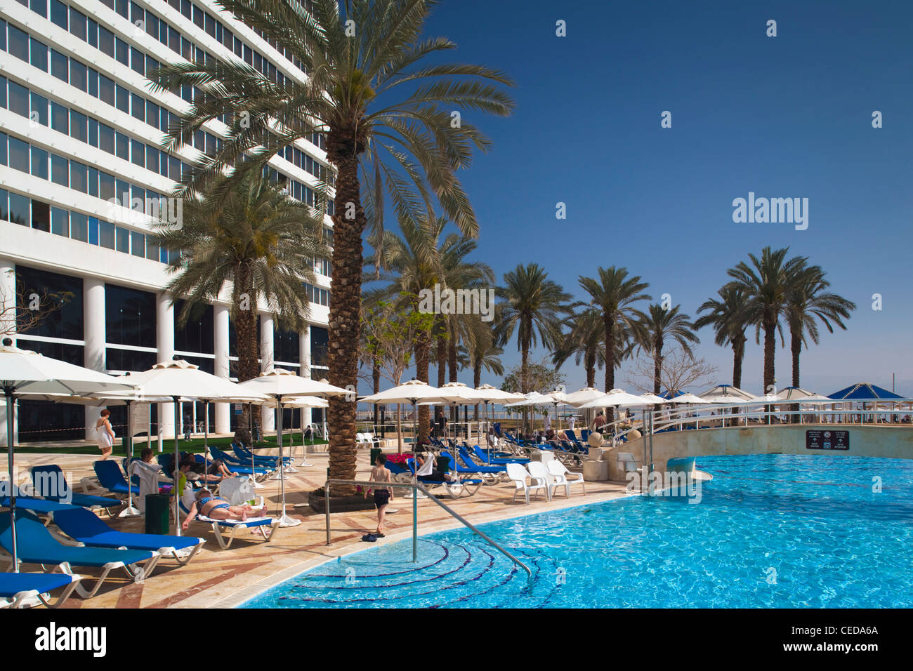 Israel, Dead Sea, Ein Bokek, Crowne Plaza Hotel and swimming pool Stock Photo - Alamy