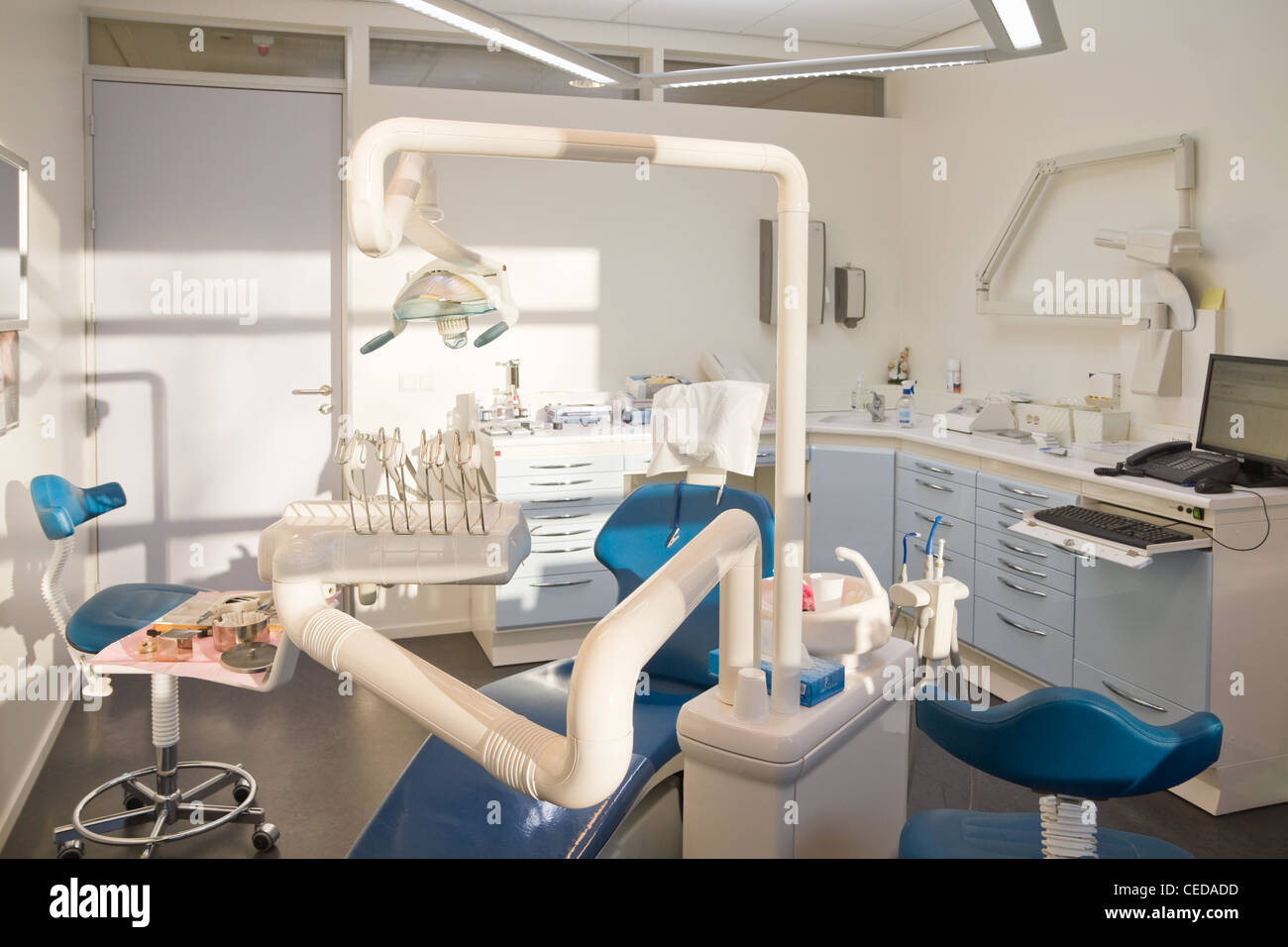 Dentist interior hi-res stock photography and images - Alamy
