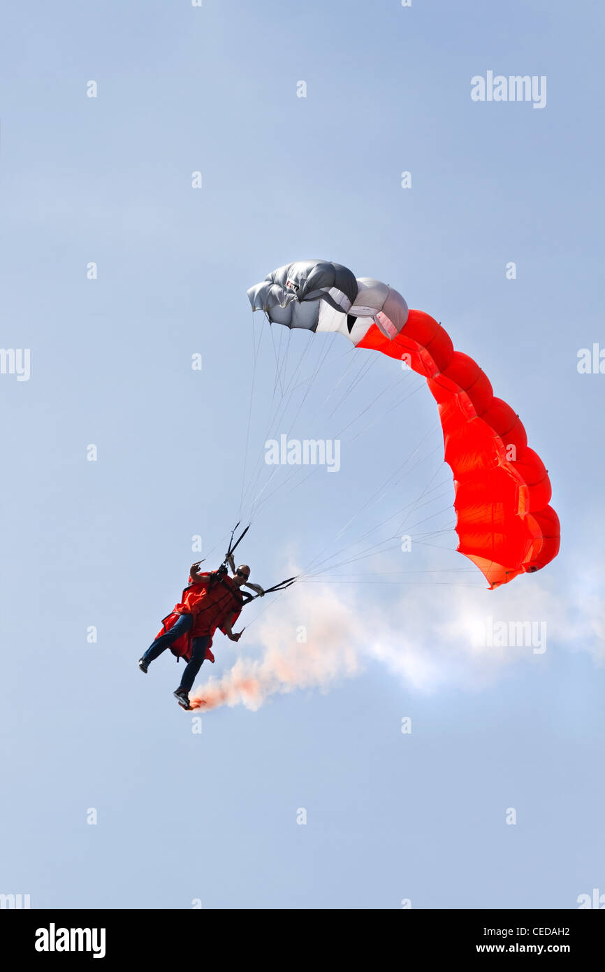 Man jumping from airplane hi-res stock photography and images - Alamy