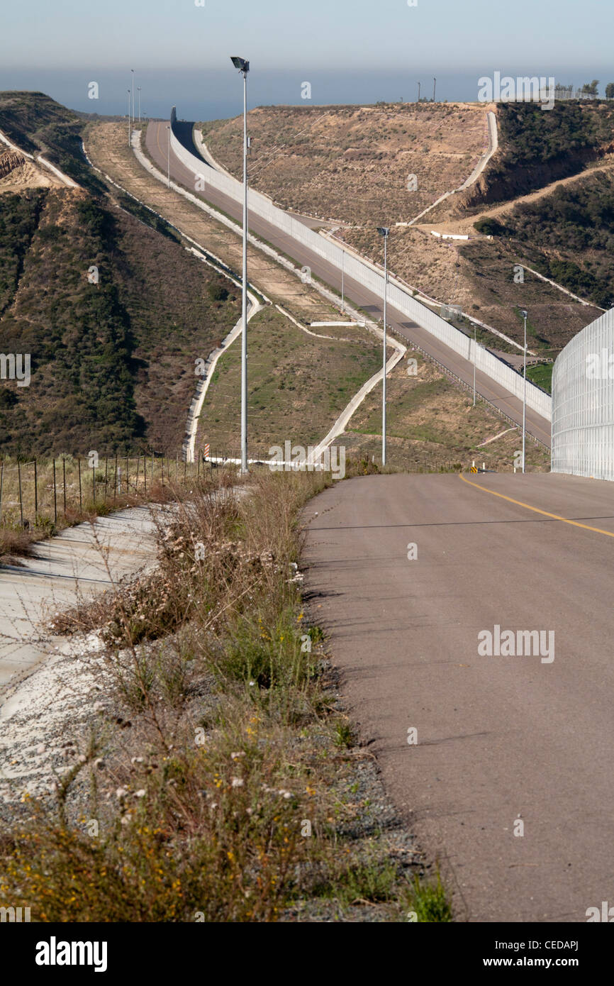 Mexican border patrol wall hi-res stock photography and images - Alamy
