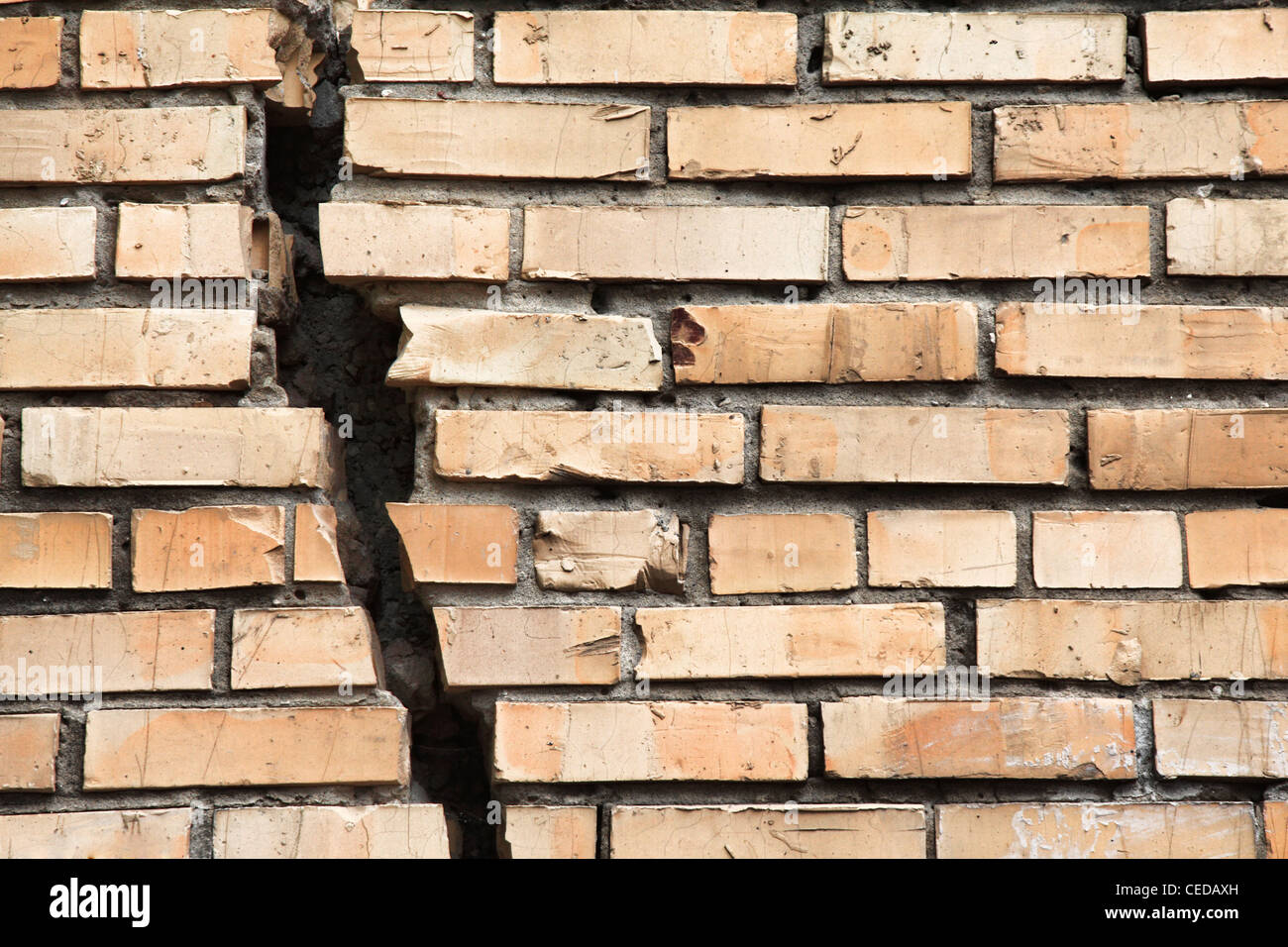 cracked brick wall Stock Photo - Alamy