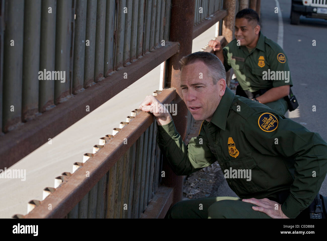 U.S. Border Patrol Agents at the Border Fence Stock Photo - Alamy U.S. Border Patrol Agents at the Border Fence Stock Photo - Alamy