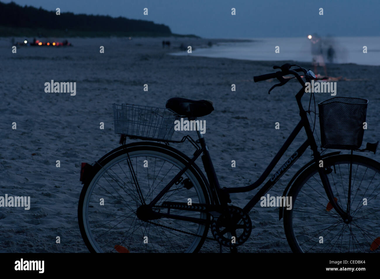 Night bike hi-res stock photography and images - Alamy