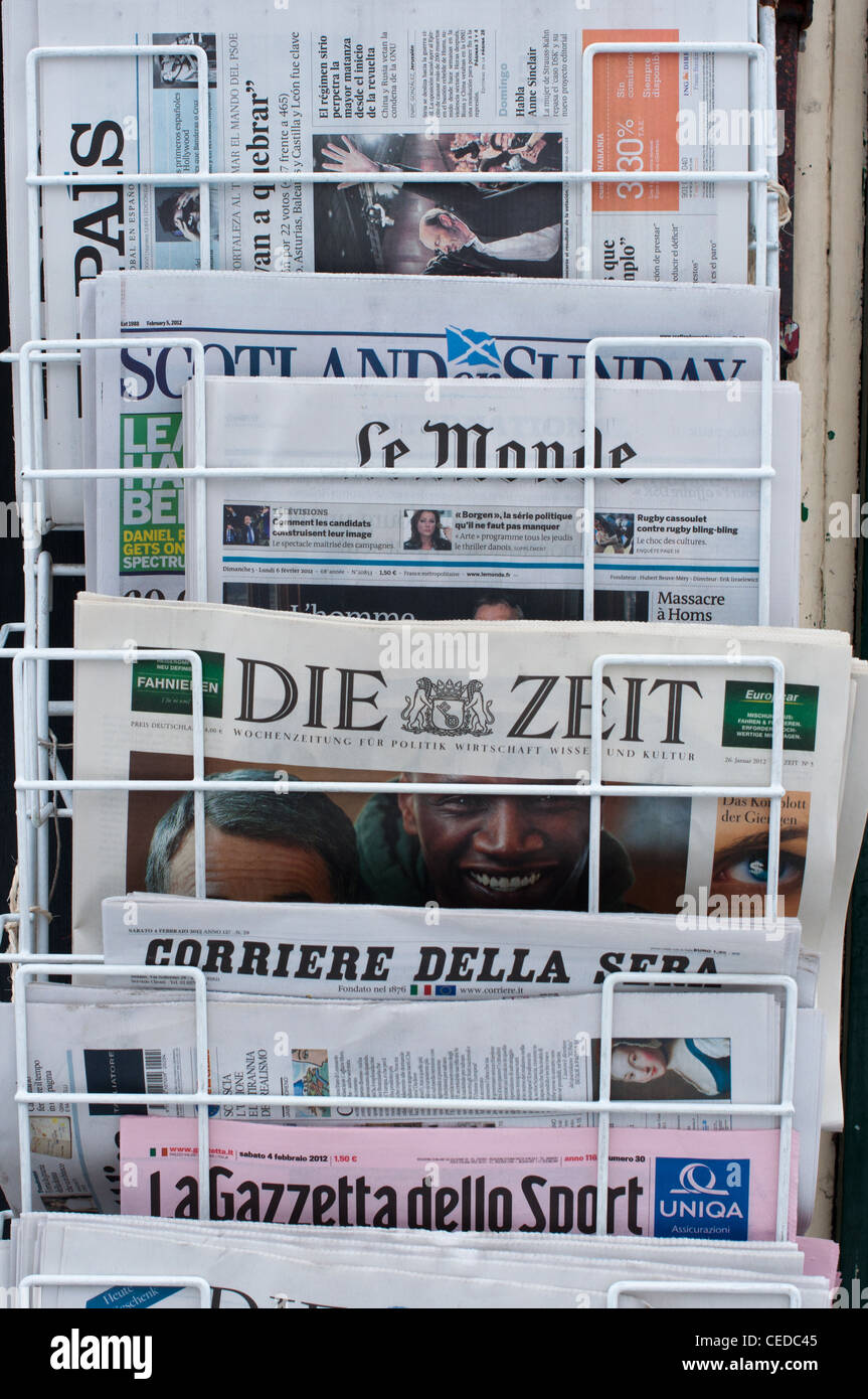 International newspaper shop hi-res stock photography and images - Alamy