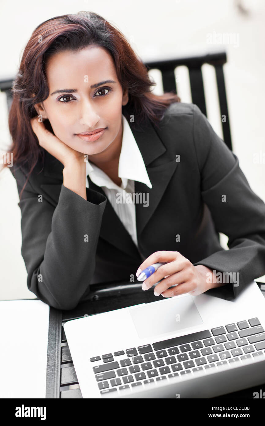 Indian businesswoman using laptop Stock Photo - Alamy Indian businesswoman using laptop Stock Photo - Alamy