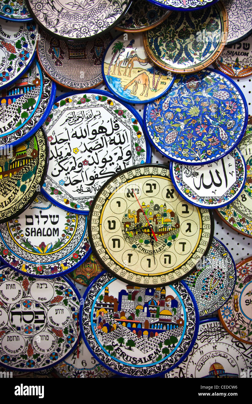 Israel, Jerusalem, Old City, souvenir plates Stock Photo - Alamy