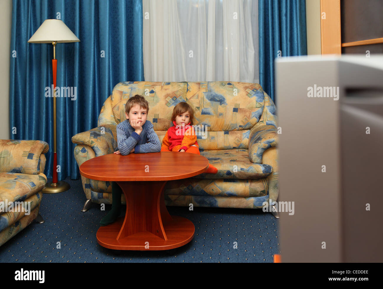 Children watch television hi-res stock photography and images - Alamy