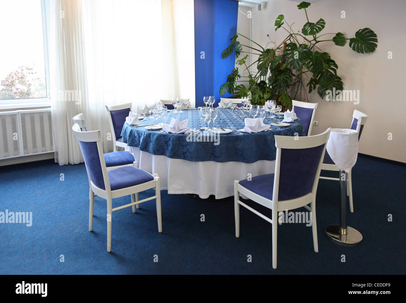 Table in cafe Stock Photo - Alamy