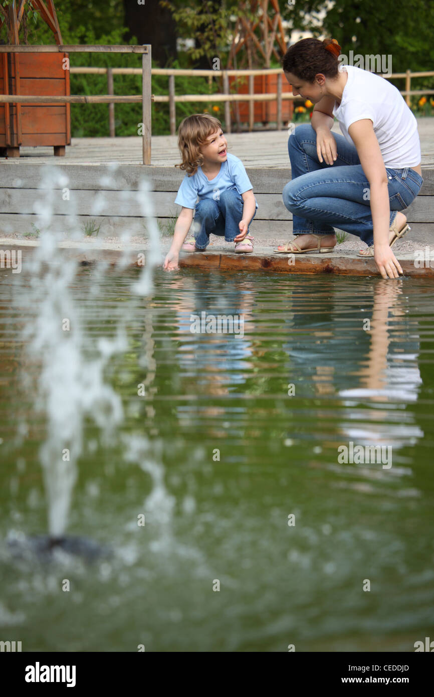 Mother daughter fountain hi-res stock photography and images - Alamy