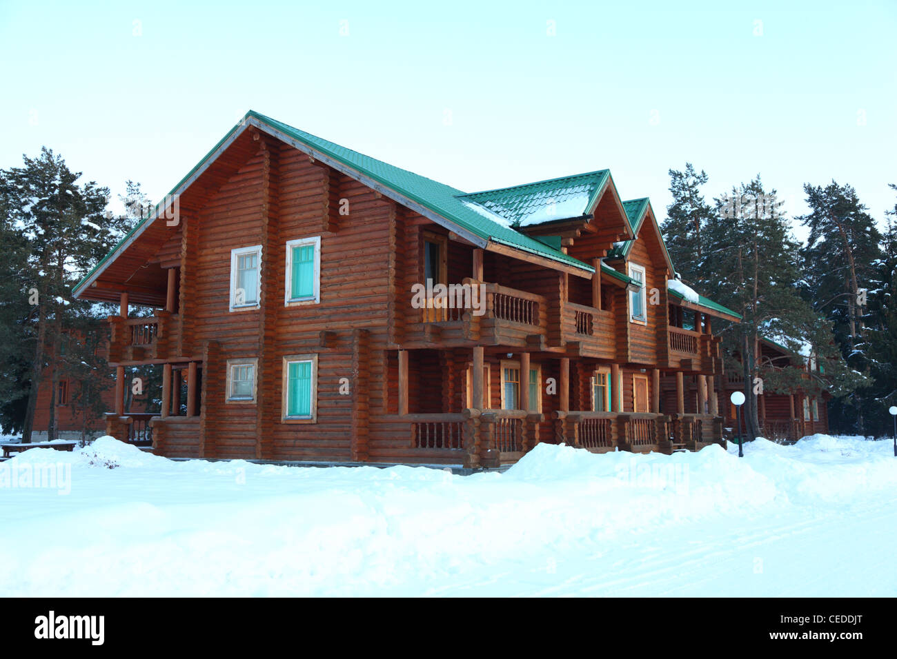 Rustic log house snowy pine hi-res stock photography and images - Alamy