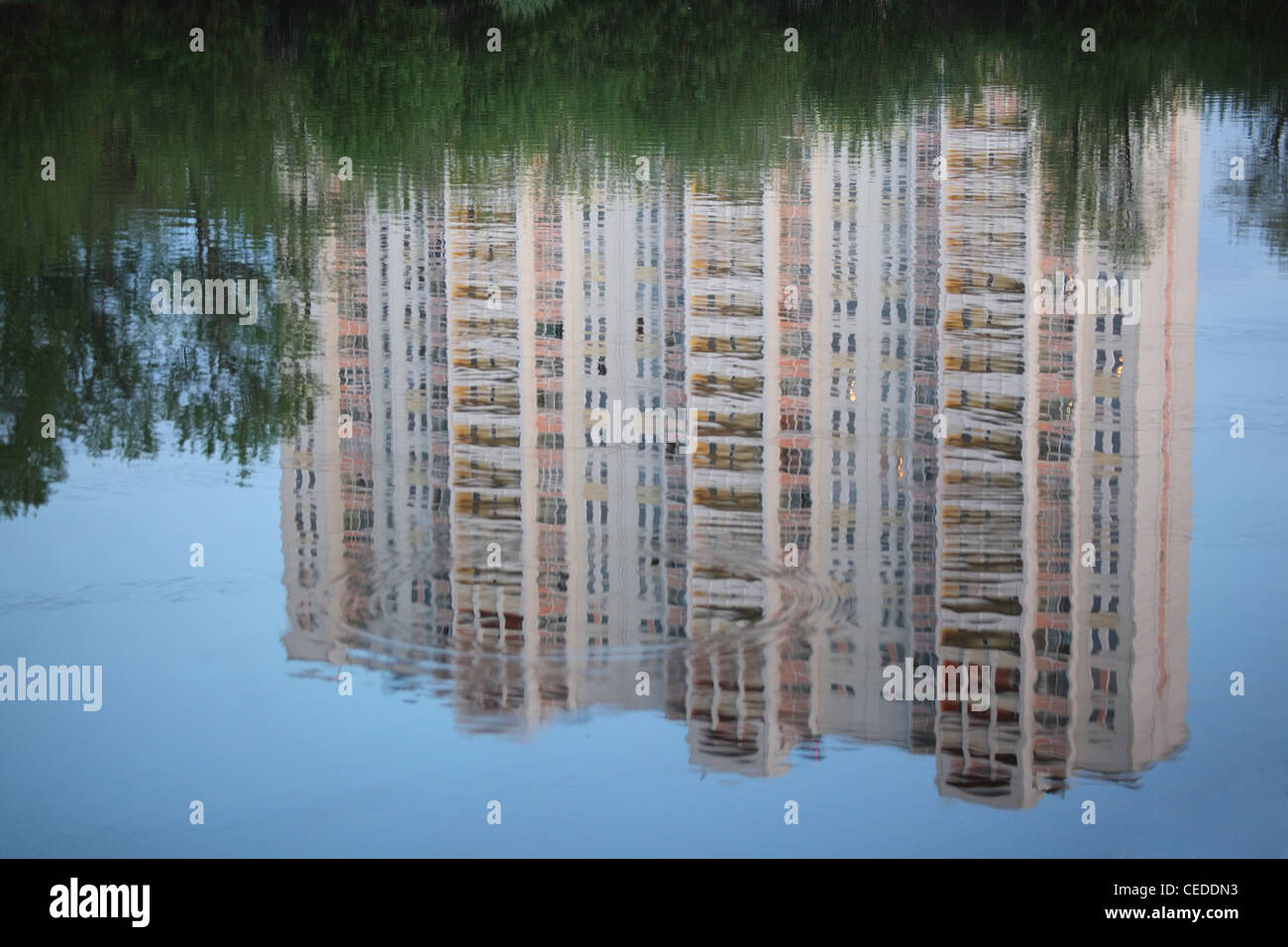 Skyscraper reflexion in water Stock Photo - Alamy