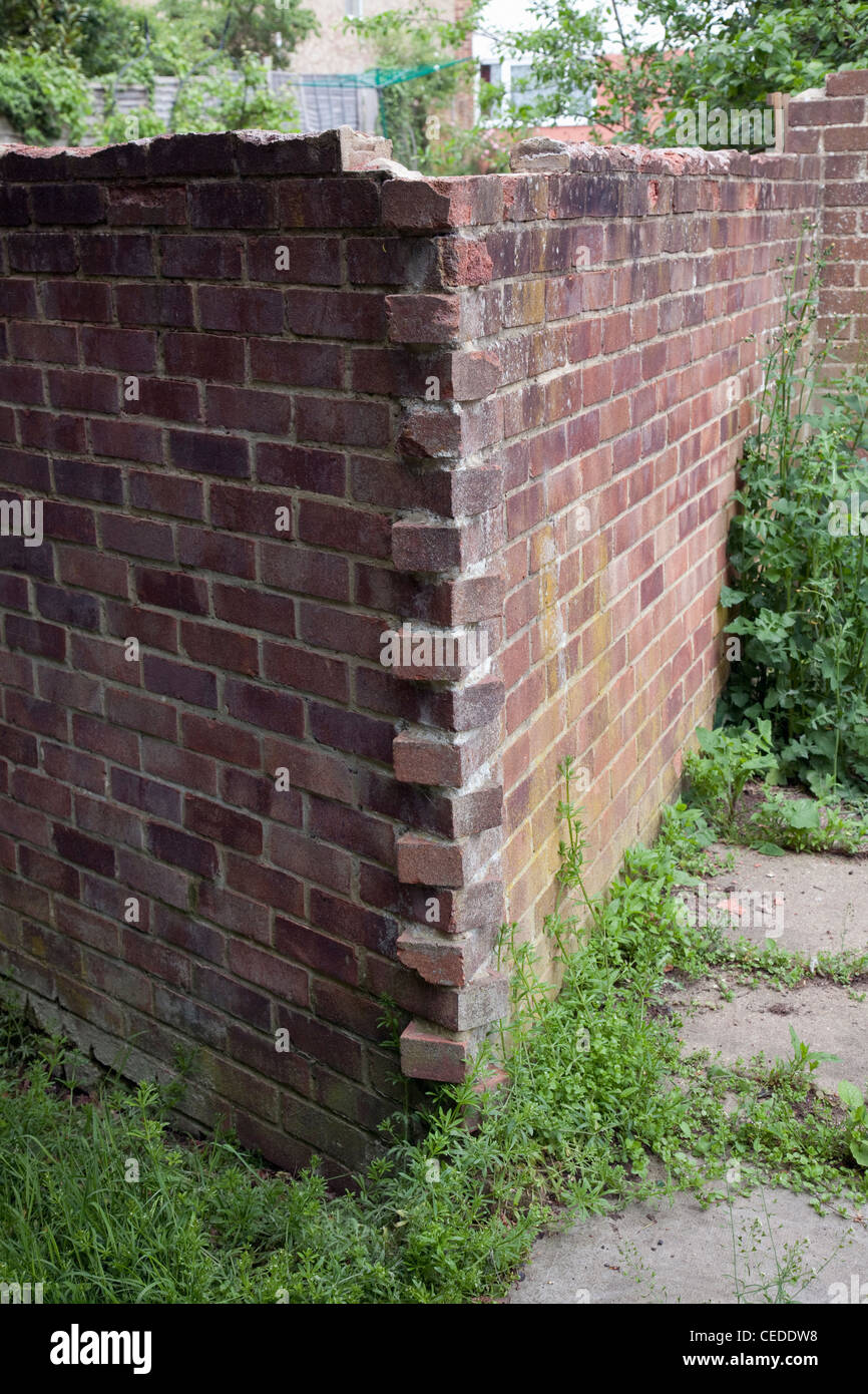 Poorly built wall hi-res stock photography and images - Alamy