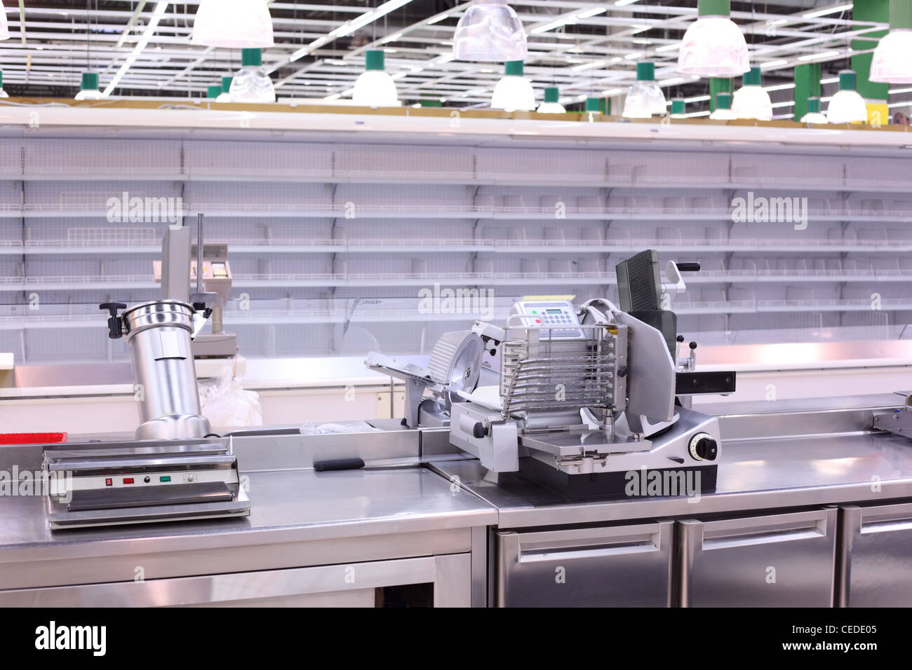 Empty shelves market hi-res stock photography and images - Alamy