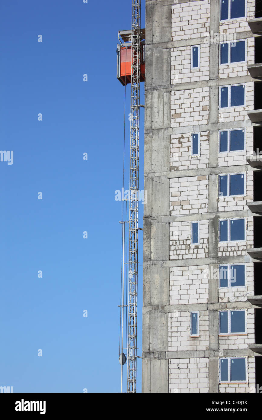 lift on wall of under construction building Stock Photo - Alamy