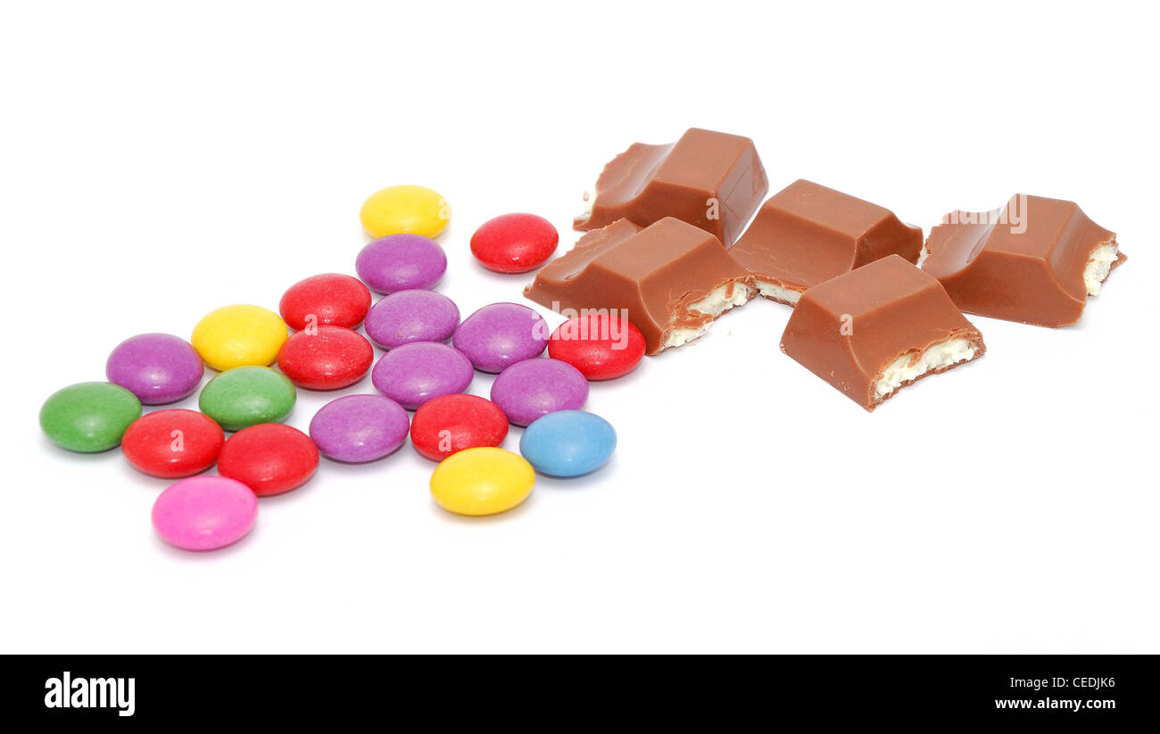 Bits of chocolate and sweet chocolate cookies Stock Photo - Alamy