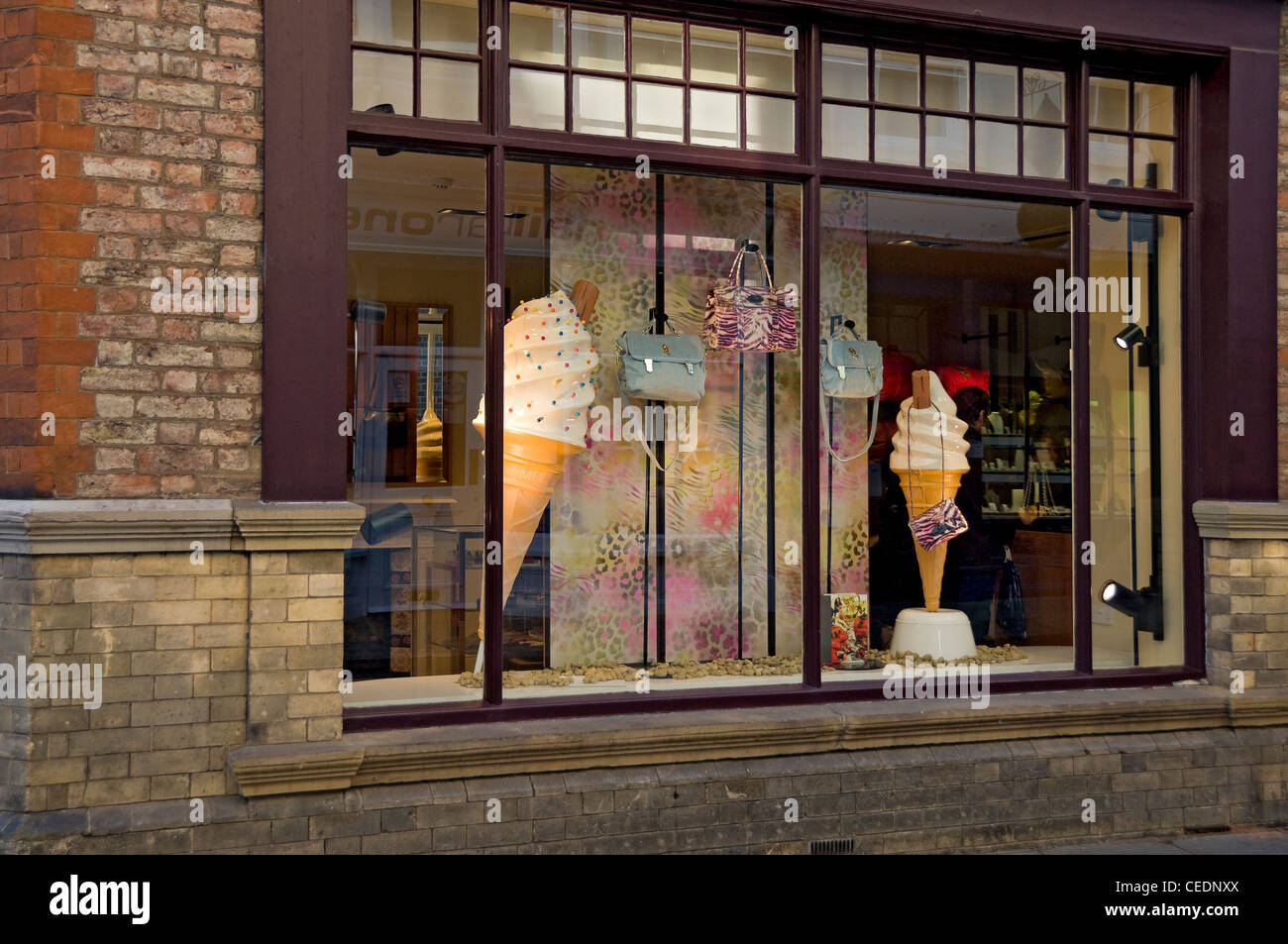 Luxury shops window hi-res stock photography and images - Alamy
