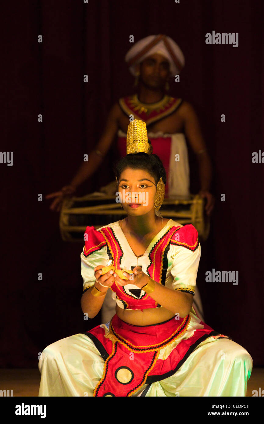 Kandyan dance hi-res stock photography and images - Alamy