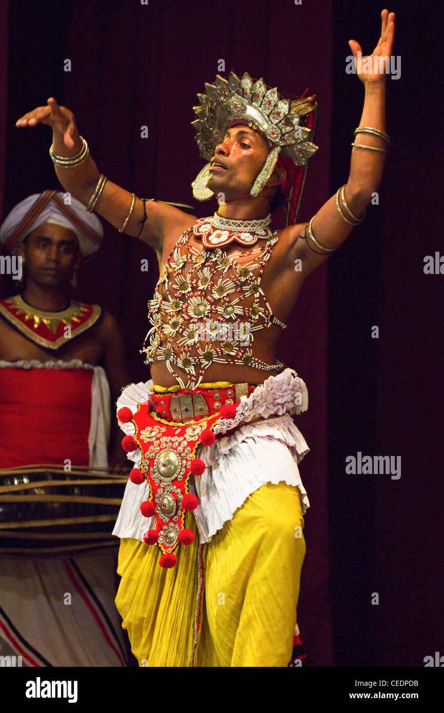 Kandyan dancer hi-res stock photography and images - Alamy