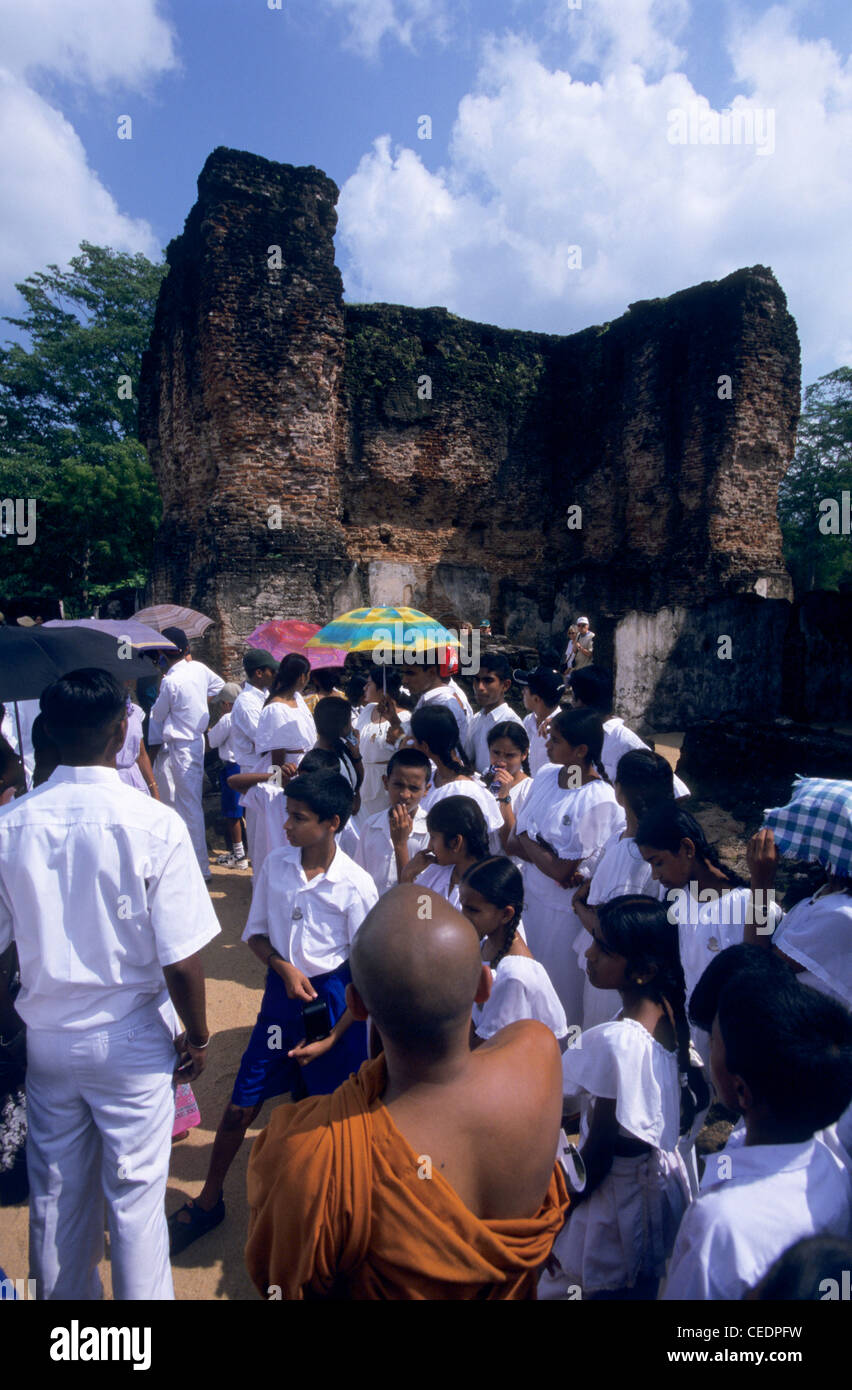 Group visiting old Royal Palace of King Parakramabahu (Weijantha ...