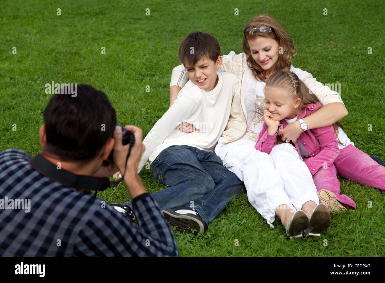 man photographes his family outdoors Stock Photo - Alamy