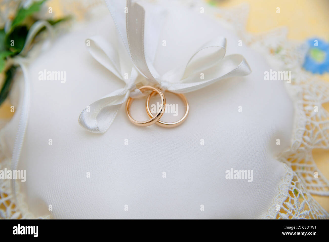 Wedding rings hi-res stock photography and images - Alamy