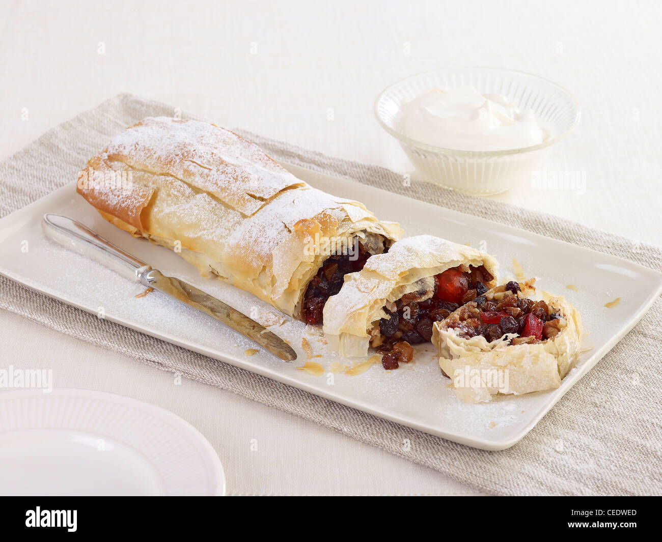 Strudel sliced hi-res stock photography and images - Alamy