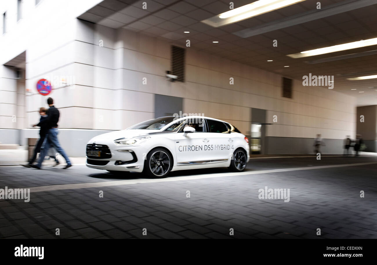 Citroen DS 5 hybrid vehicle, press shuttle, International Motor Show ...