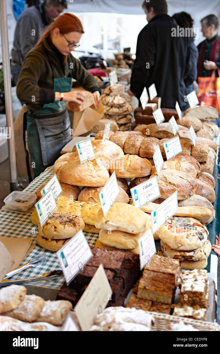 Farmers market stall bread hi-res stock photography and images - Alamy