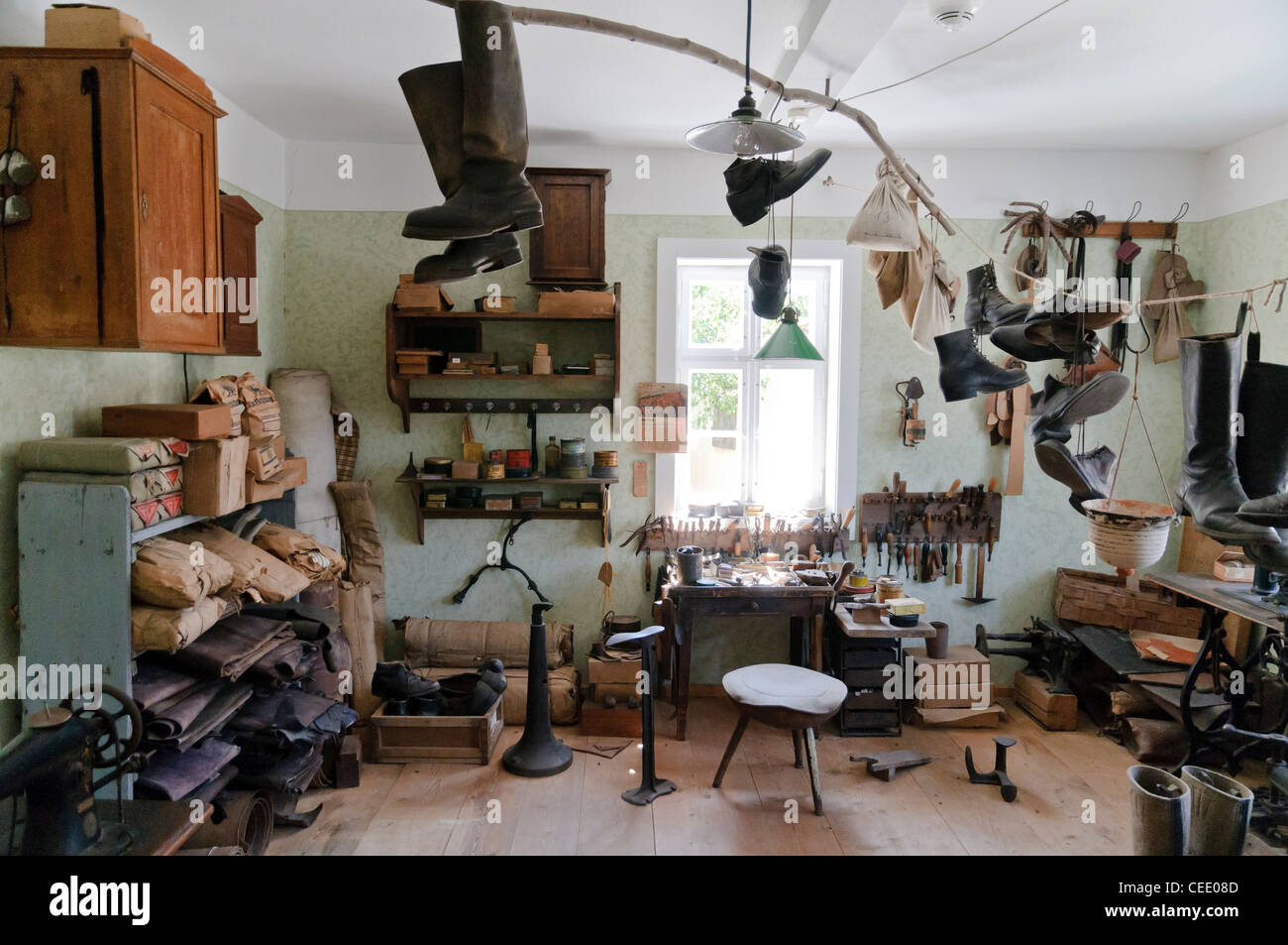 Old shoe shop interior hi-res stock photography and images - Alamy
