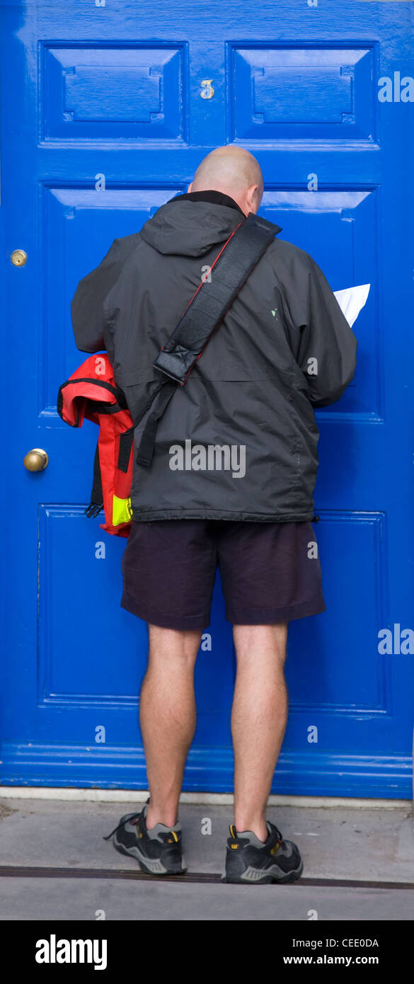 Postman delivering letter hi-res stock photography and images - Alamy