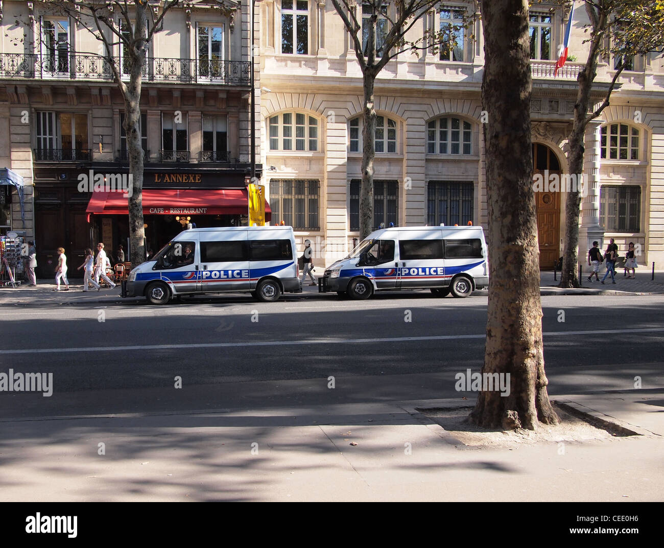 Paris and police hi-res stock photography and images - Alamy