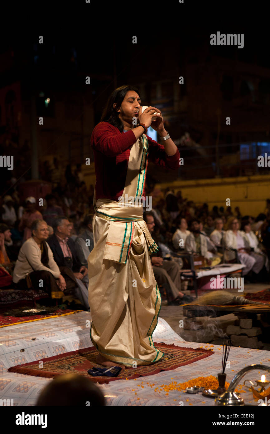 India, Uttar Pradesh, Varanasi, Dasaswamedh Ghat, Ganga Aarti vedic ...