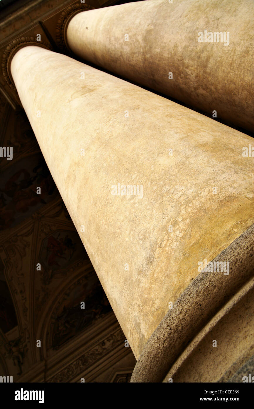 Two ionic columns hi-res stock photography and images - Alamy