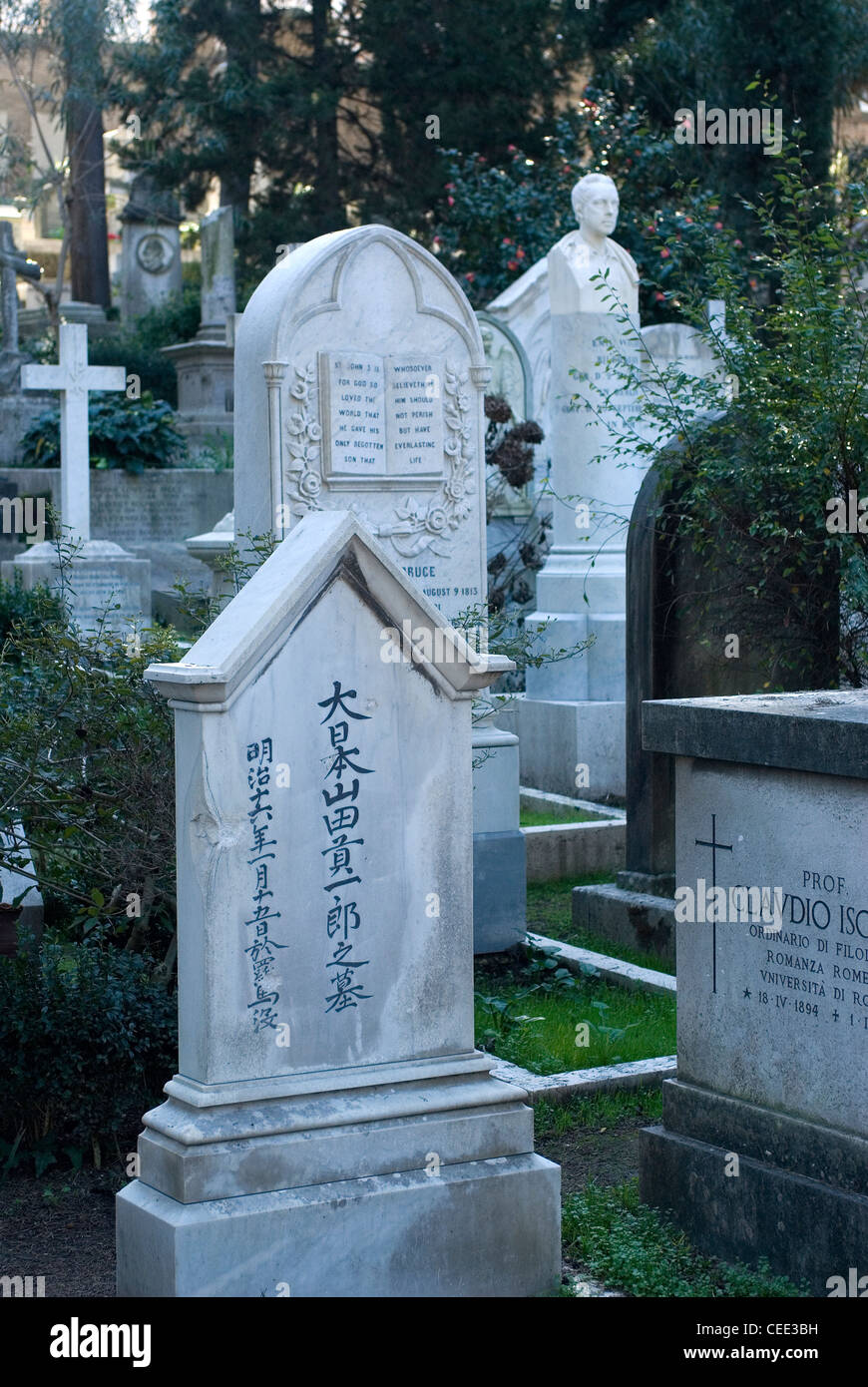 Foreigners cemetery hi-res stock photography and images - Alamy