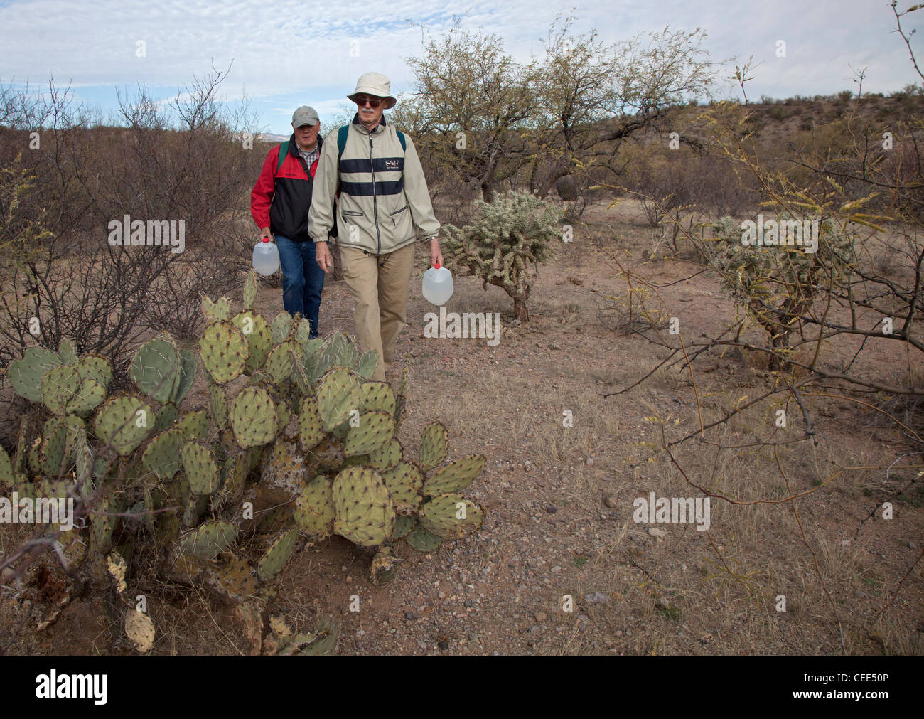 Volunteers Patrol Arizona Desert to Prevent Deaths of Migrants Crossing ...